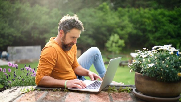 How to Start a Sticker Business: Complete Guide – Printify