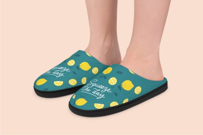 Design custom slippers online with Print on Demand