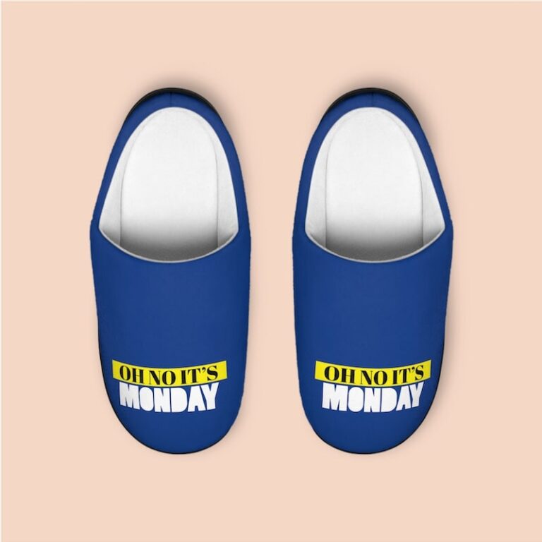 Design custom slippers online with Print on Demand