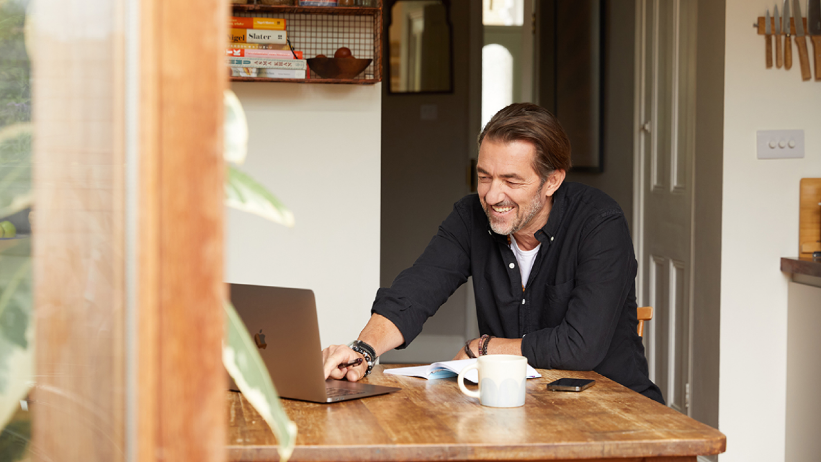 Successful print-on-demand stores: 15 examples for 2026