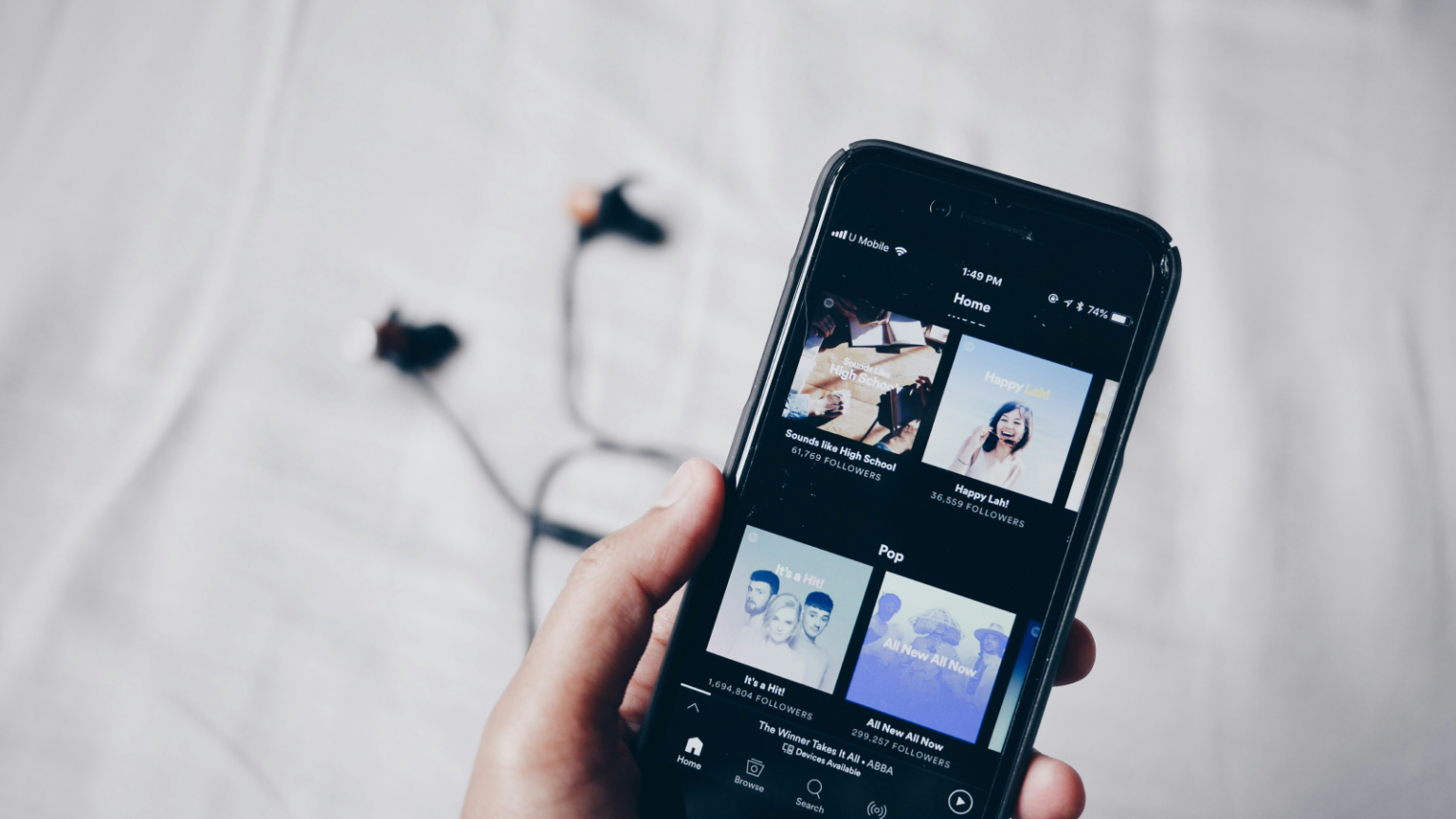 How do podcasts make money? Tips for hosts & creators