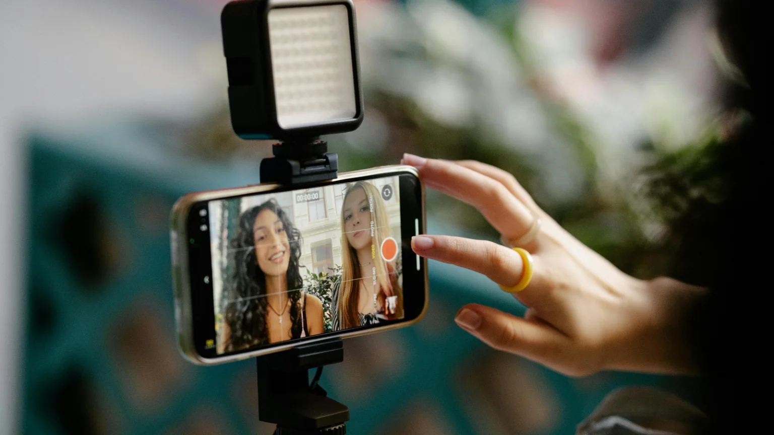 25 Ideas on how to make extra income while working full-time