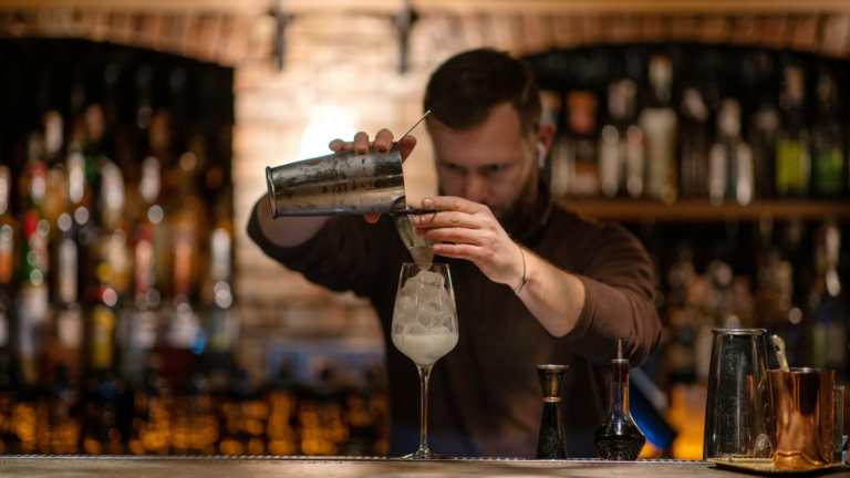 25+ Weekend side hustles to make extra cash (2026)