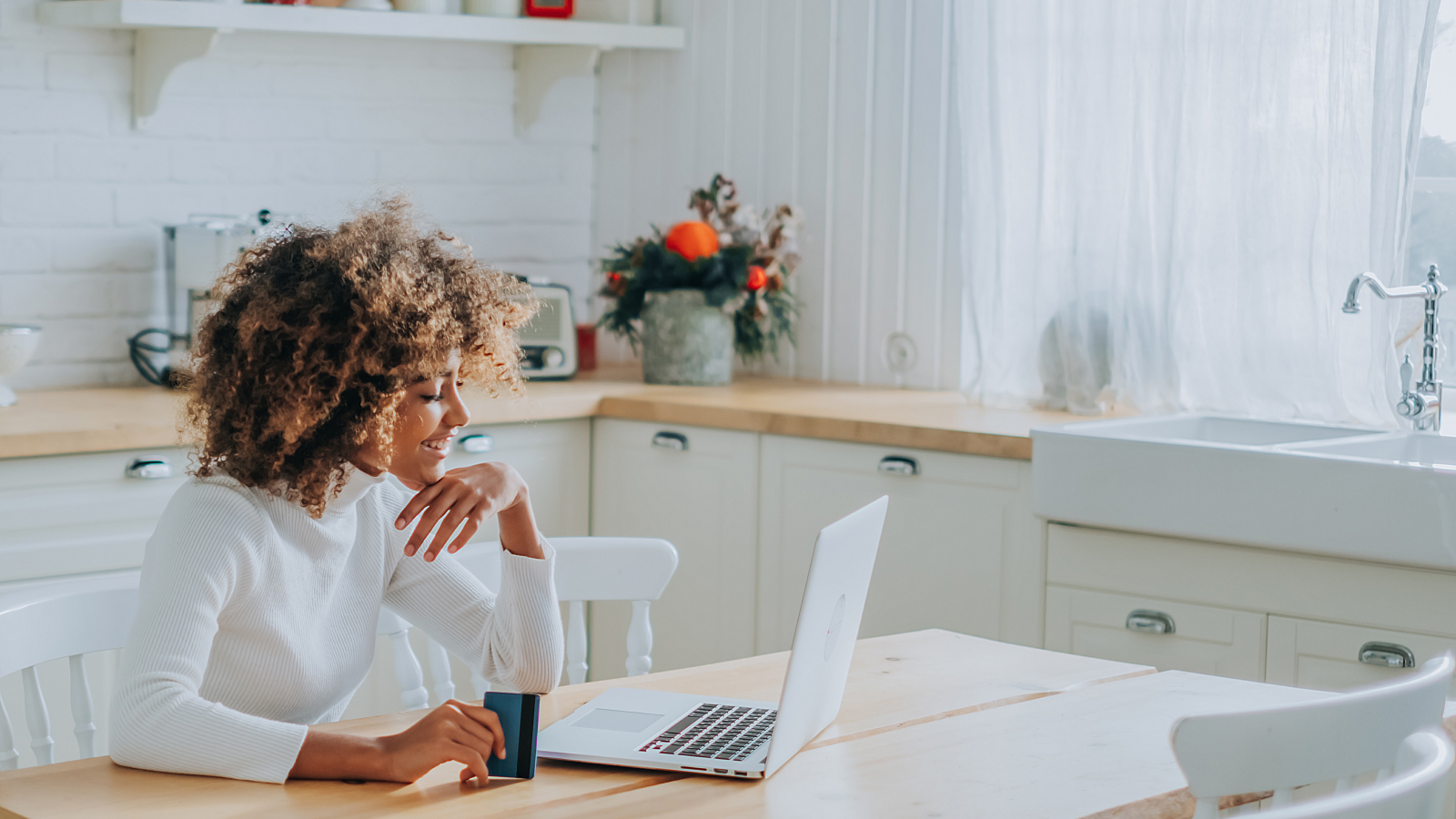 Etsy vs Squarespace: Best sales channel for your online store