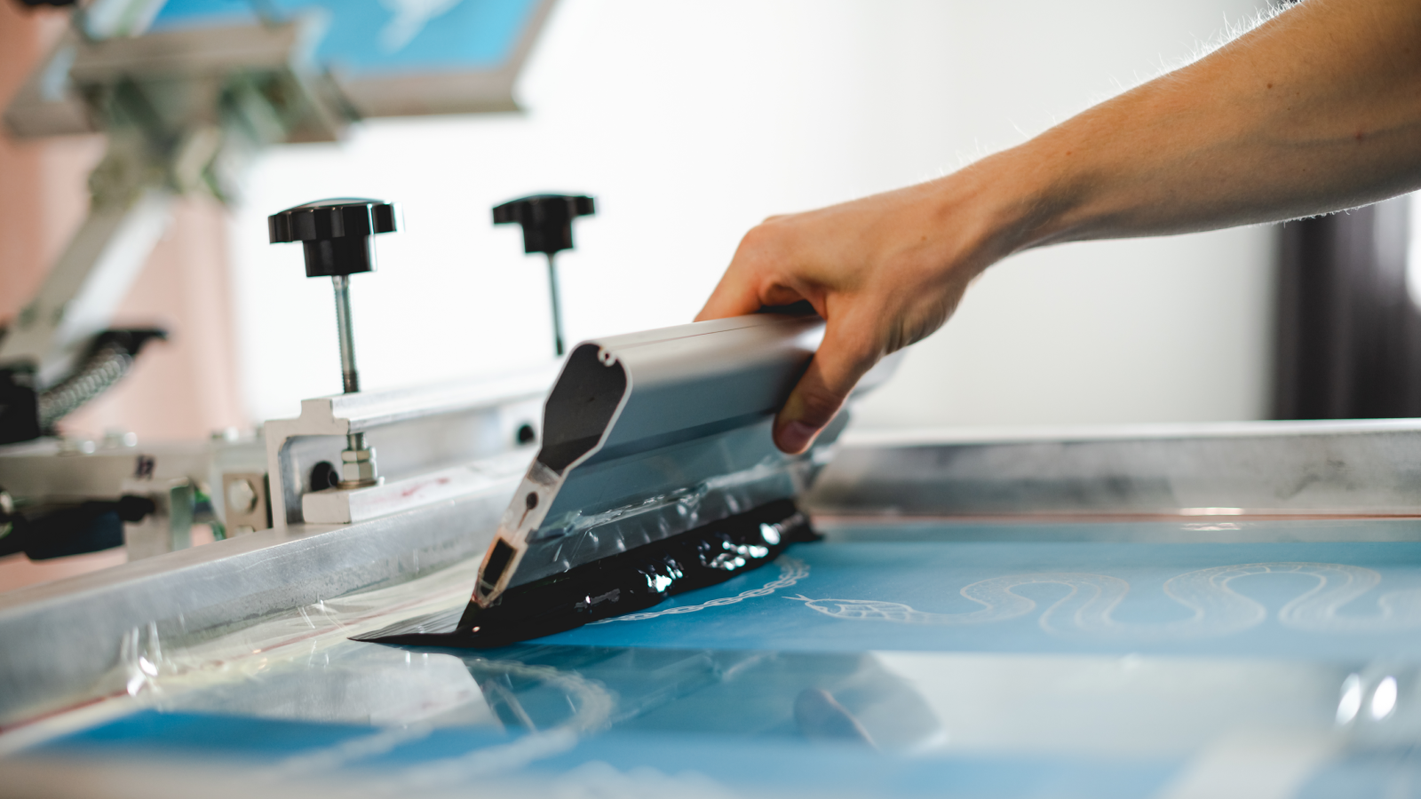 Sublimation vs screen printing: Full guide for 2025