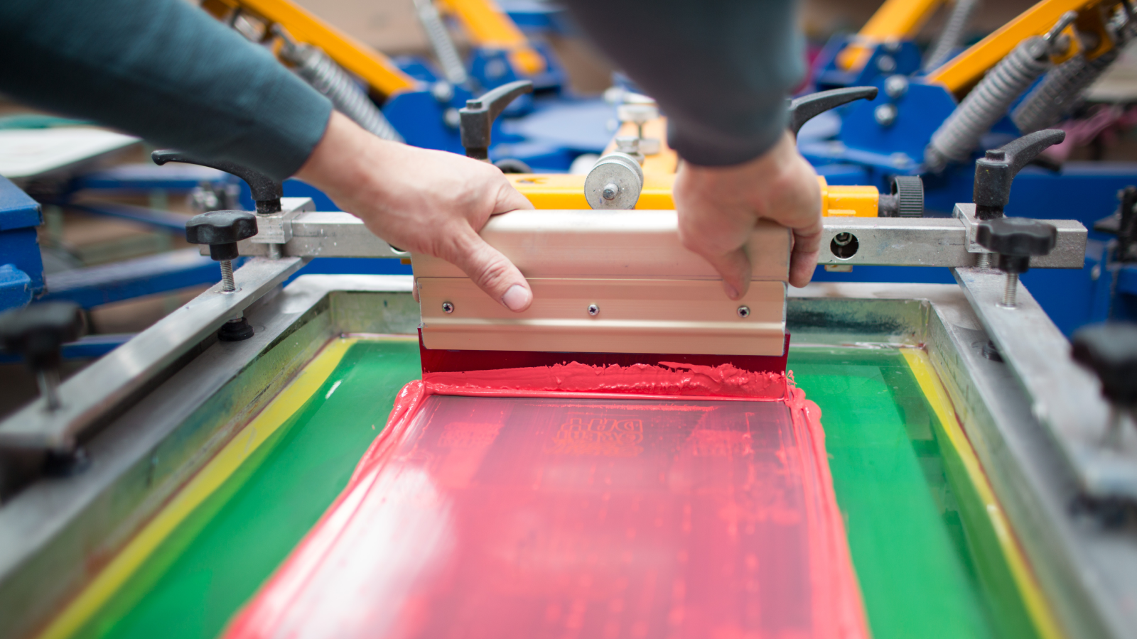 Screen print vs digital print: Which method is best for you?