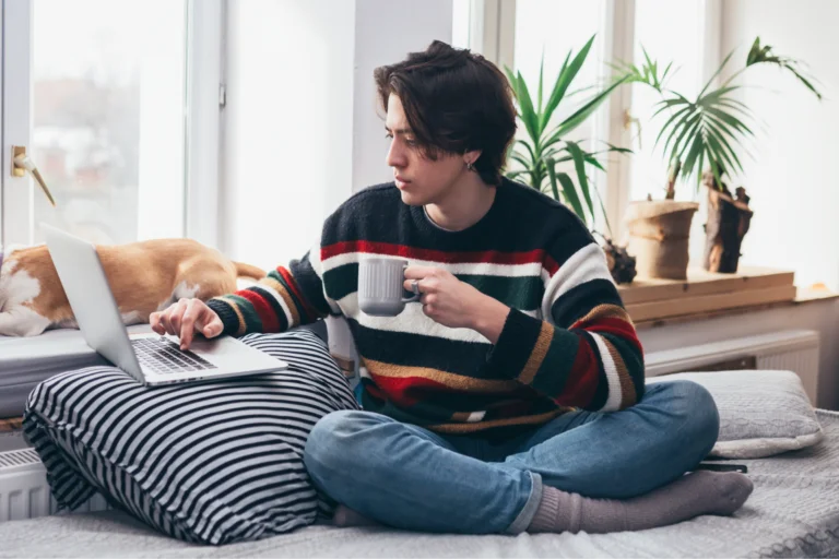 How to make $100 a day – 46 Ideas to try in 2026